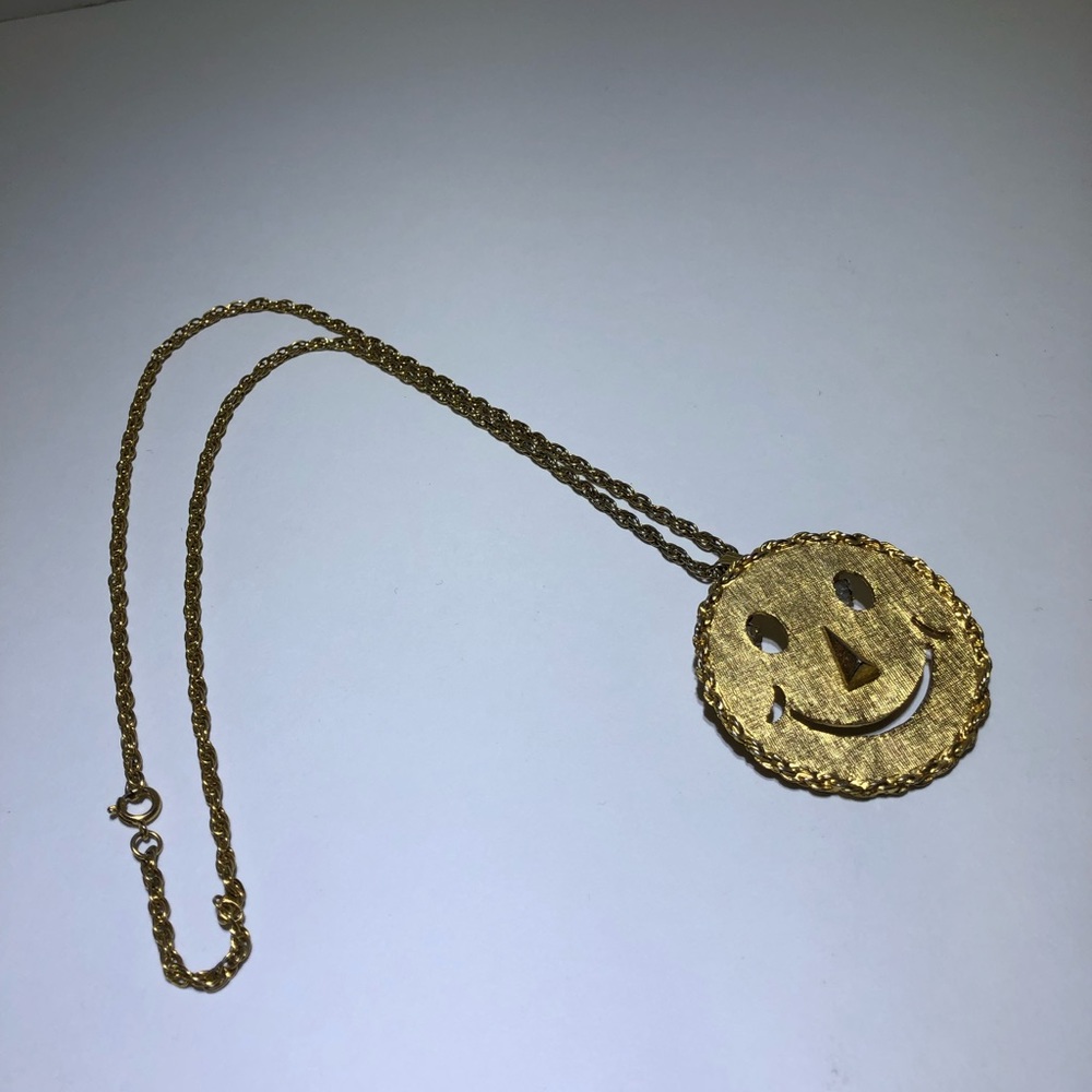 Vintage Gold Smiley Face Rhinestone Eyes Necklace - Gem